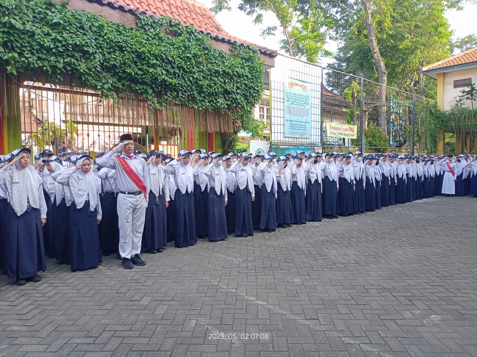 UPT SMP NEGERI 2 GRESIK – SPENDA BERAKHLAQ